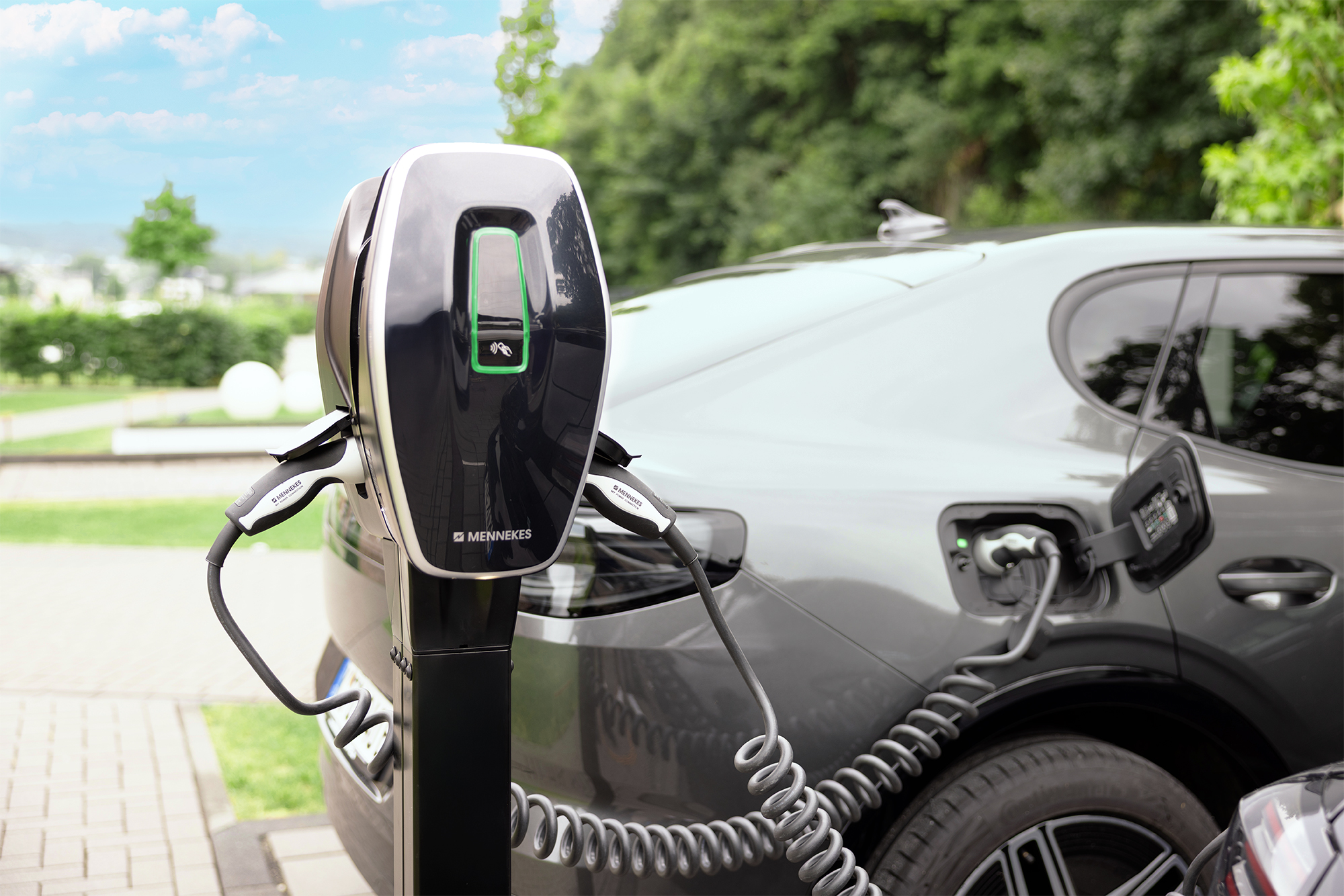 MENNEKES vervollständigt neues Wallbox-Programm für Industrie und Gewerbe
